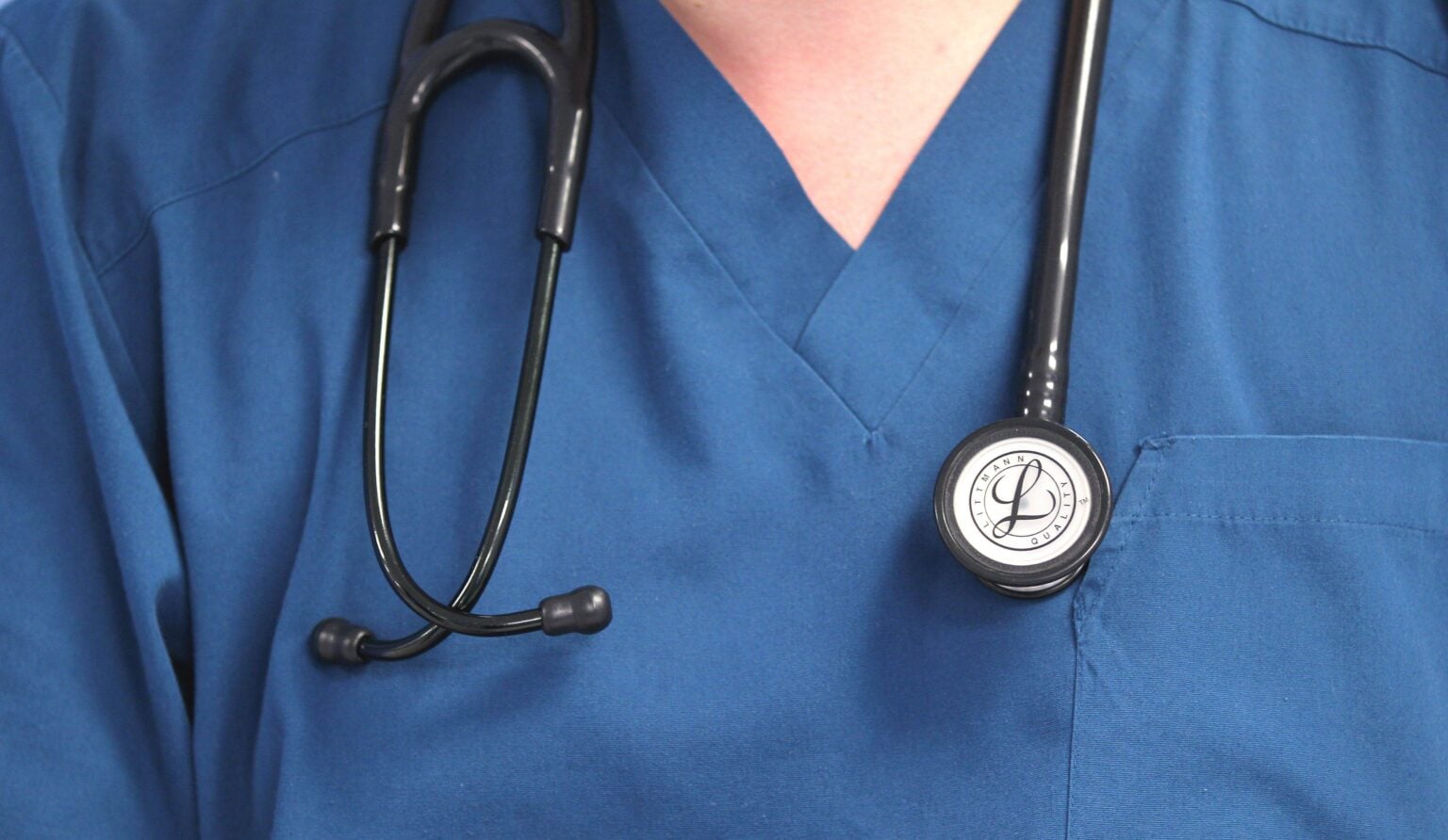 Bogus Alicante doctor arrested for bungled hyaluronic acid injections ...