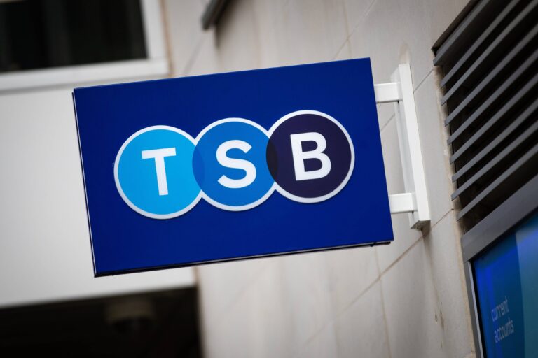 Sabadell Bank shareholders massively back TSB sale as fight against ...