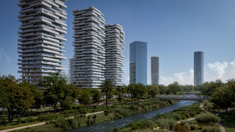 Skyscrapers costing €156m with over 3,200 homes will be Valencia's ...