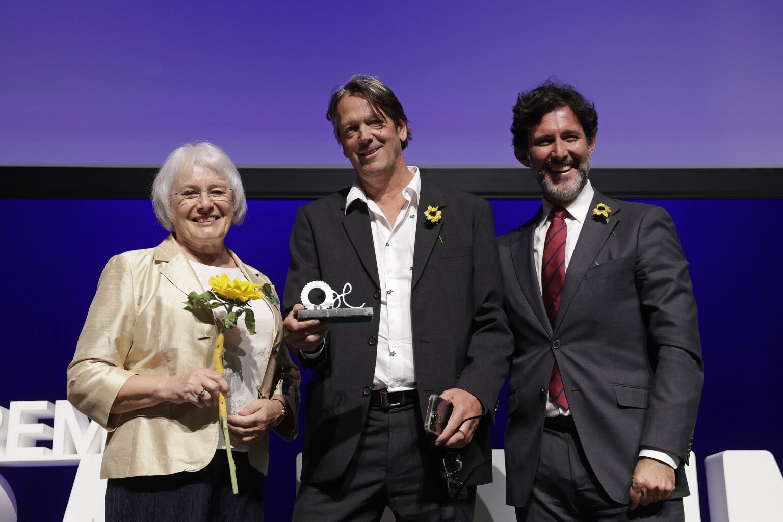 Man locks himself in women’s toilet at Spain's Palma airport - then threats fly at police ...