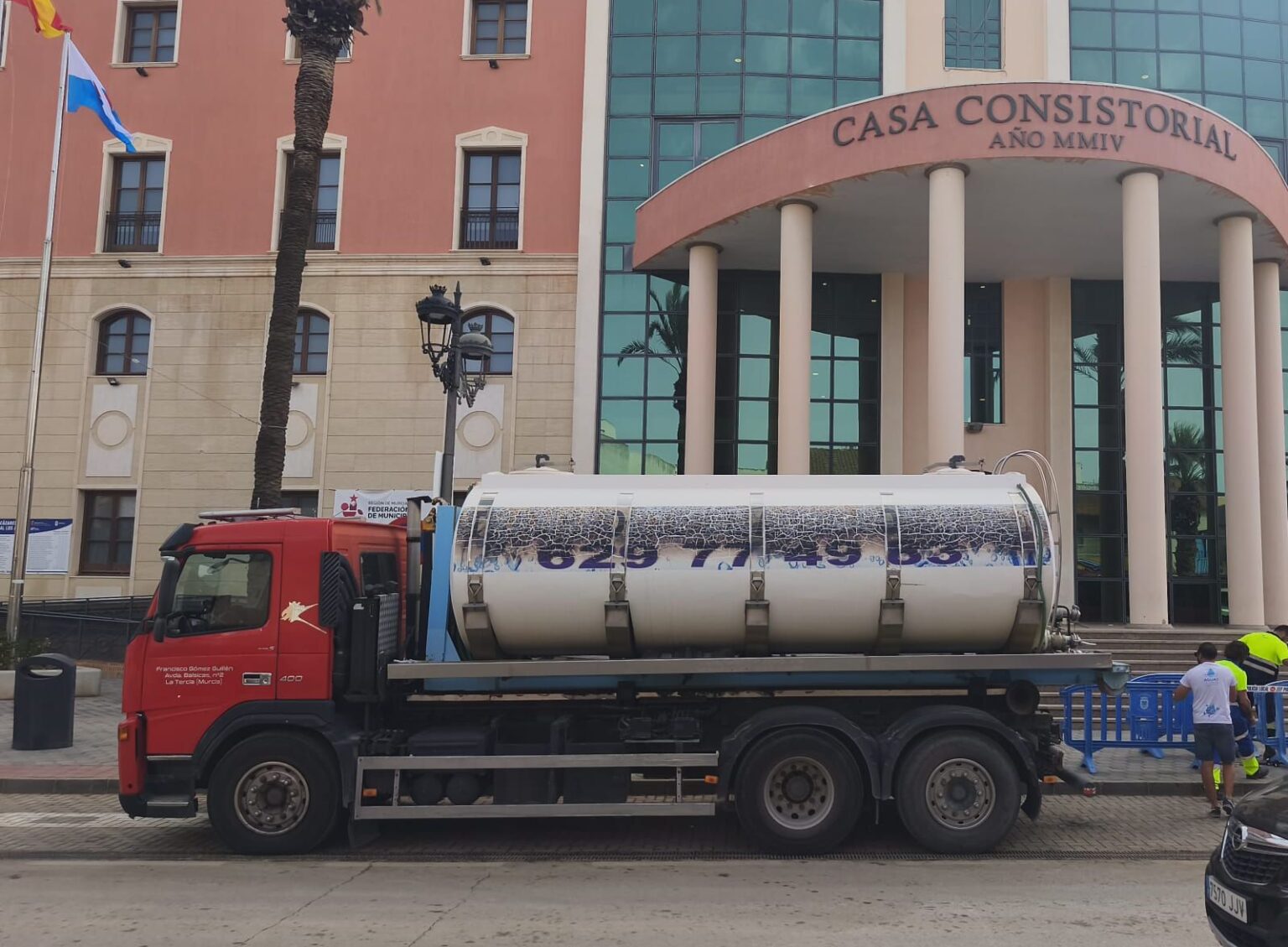 Tankers supply over 100,000 residents who cannot use tap water due to ...