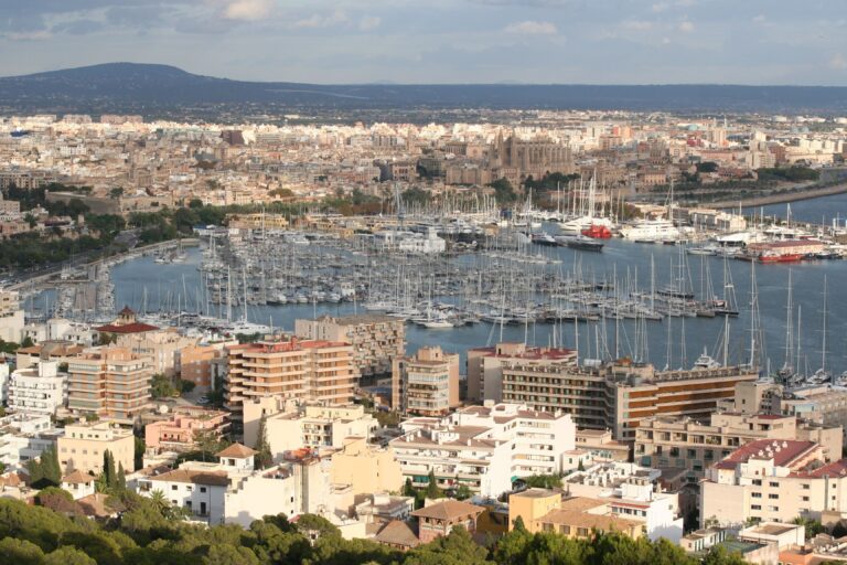 Mallorca cracks down on youth hostels and party boats