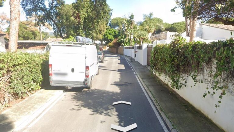 Shock in Marbella as 84-year-old man repeatedly stabs his wife, 83, to ...