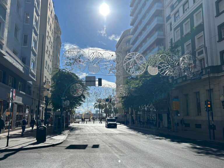 Alicante switches on one of Spain's biggest Christmas light displays ...