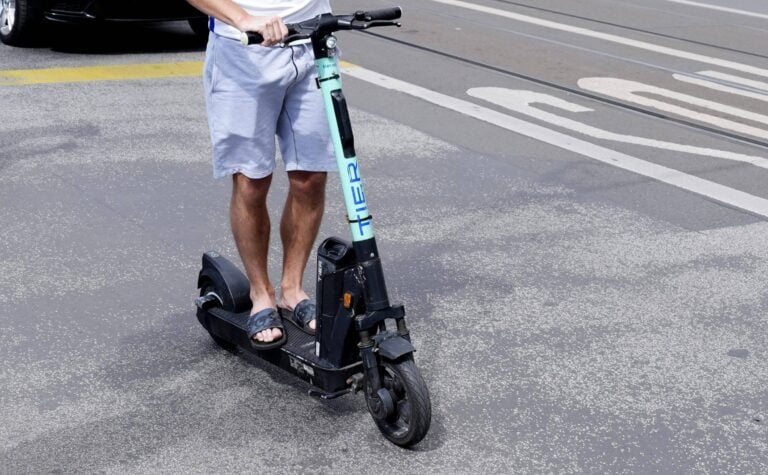 Police chase 104km/h scooter through Benidorm streets