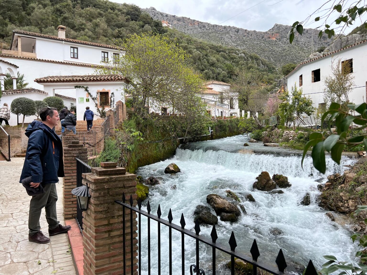 Hundreds evacuated from Malaga's Benaojan as mountain 'trembles'