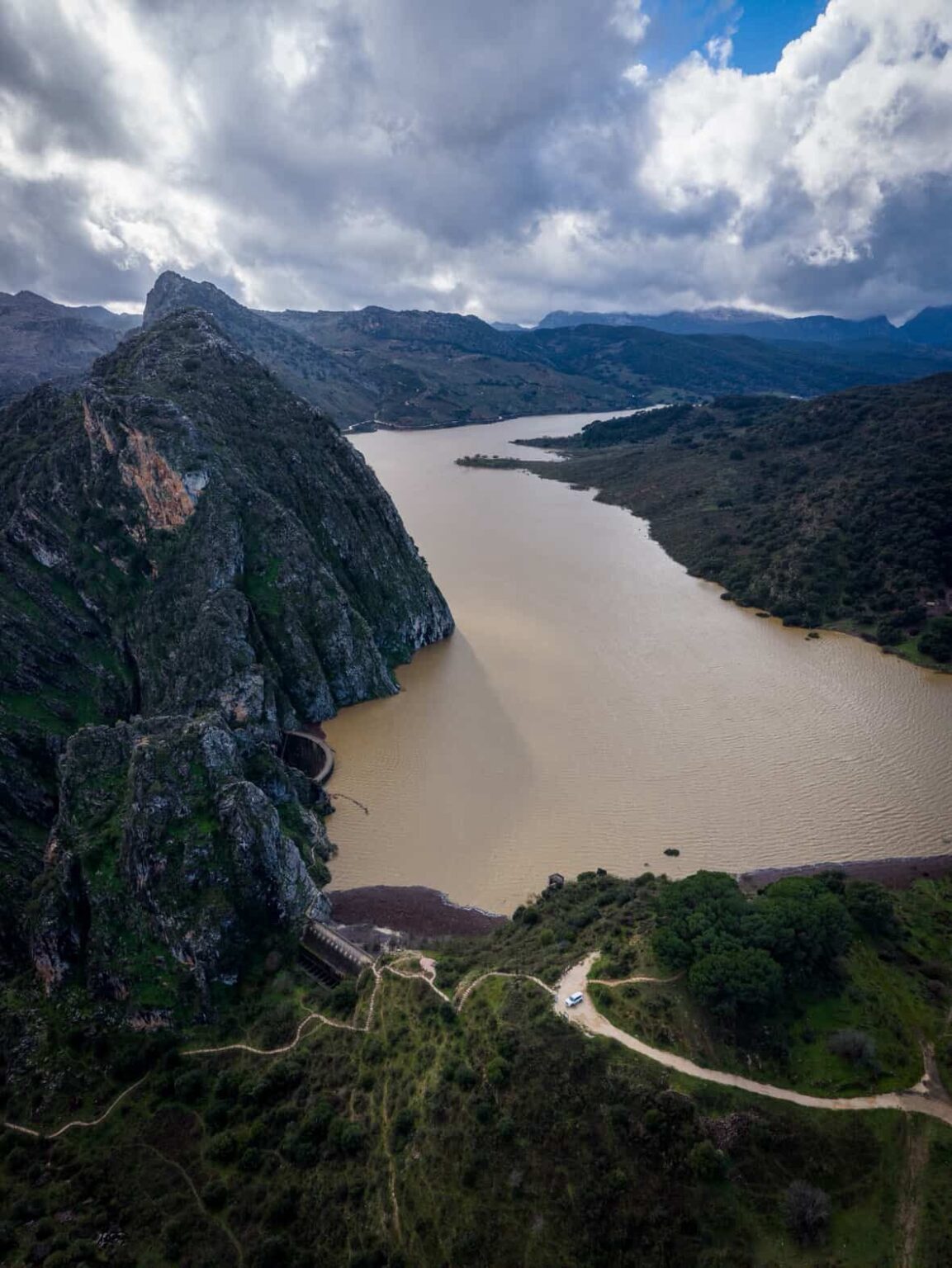 'Weird deep booming sounds' forced Brits to evacuate their Malaga homes
