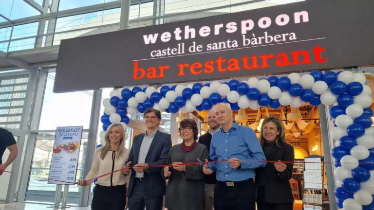 UK pub chain Wetherspoons opens its first foreign bar at Costa Blanca ...
