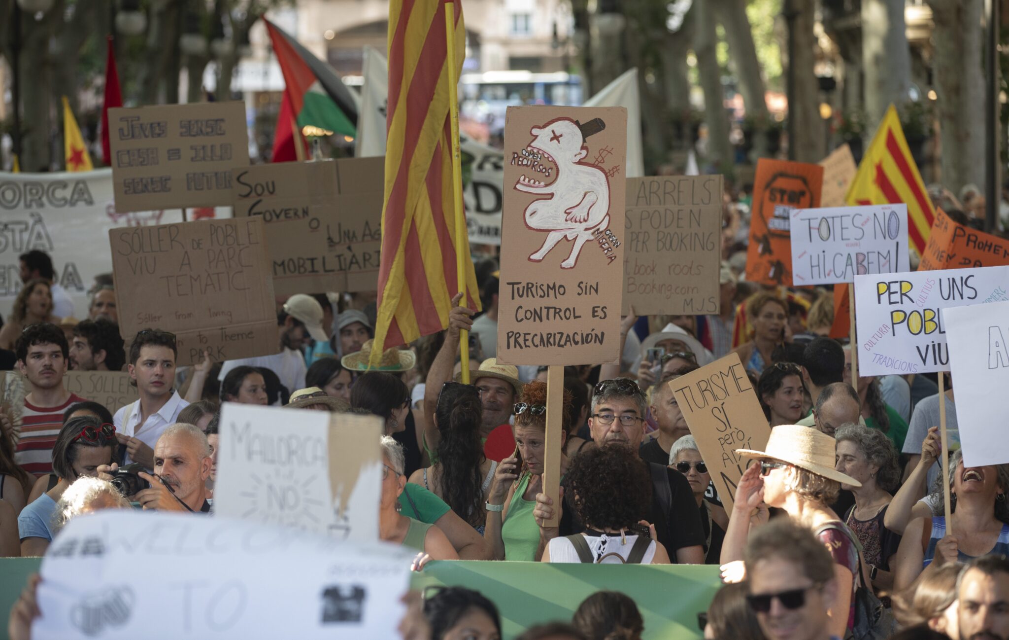 Mallorca locals deter tourists eating ice-cream and blocking streets