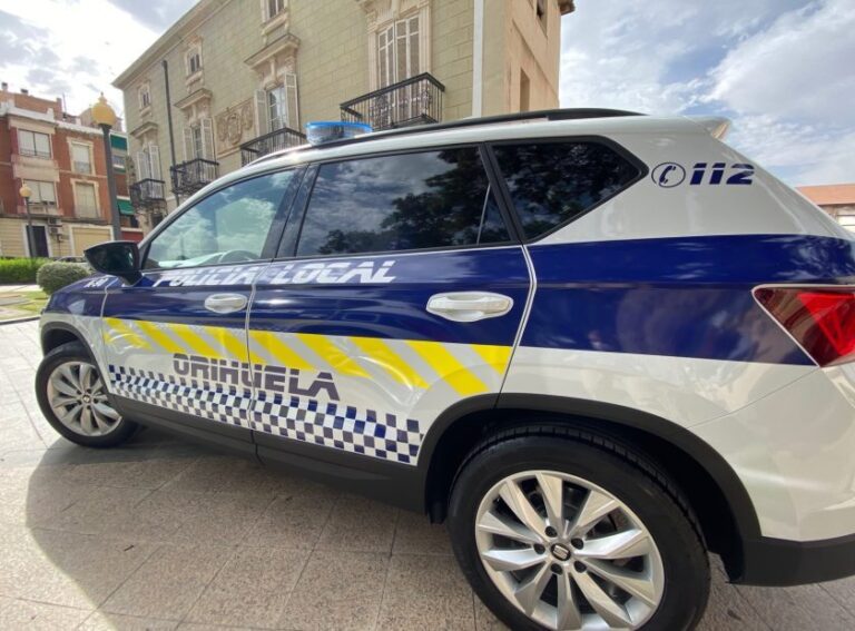 Man keeps girlfriend captive and threatens to distribute 'intimate ...