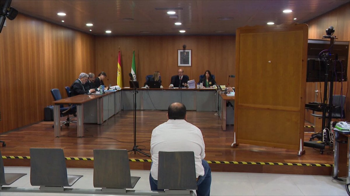 Malaga priest 'rape drug' trial reveals 'hundreds of videos'