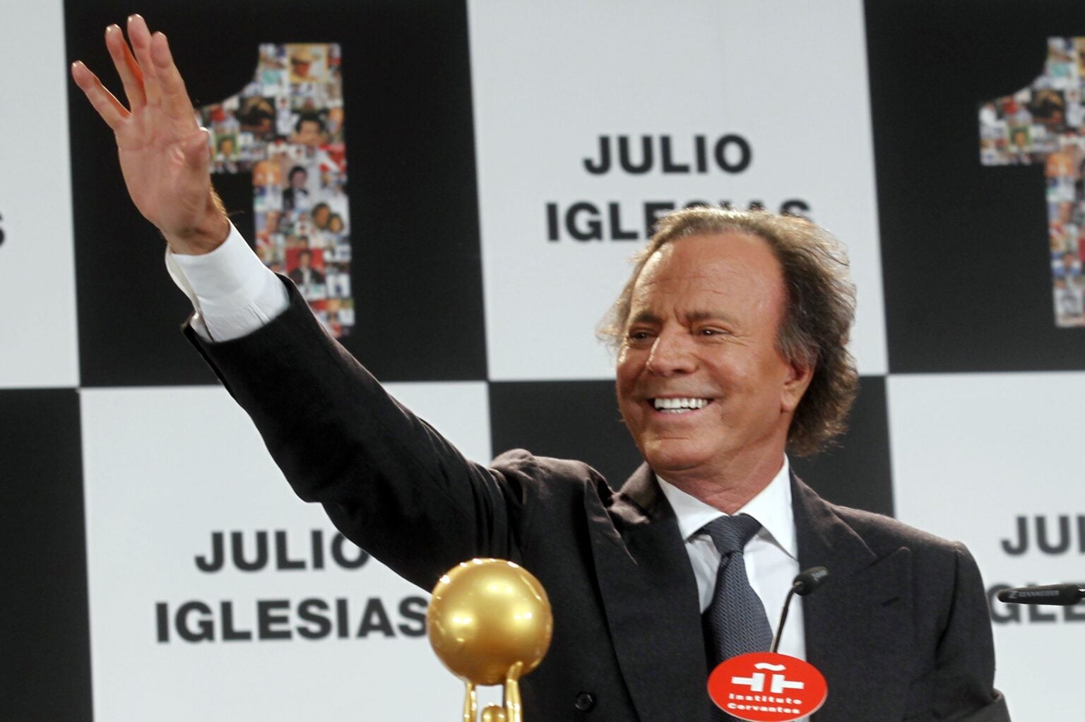 Julio Iglesias sues Spanish website over sex assault allegations
