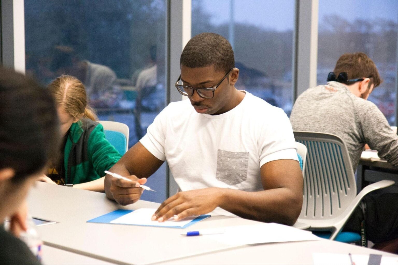 Do essay writing services help students in Spain learn?